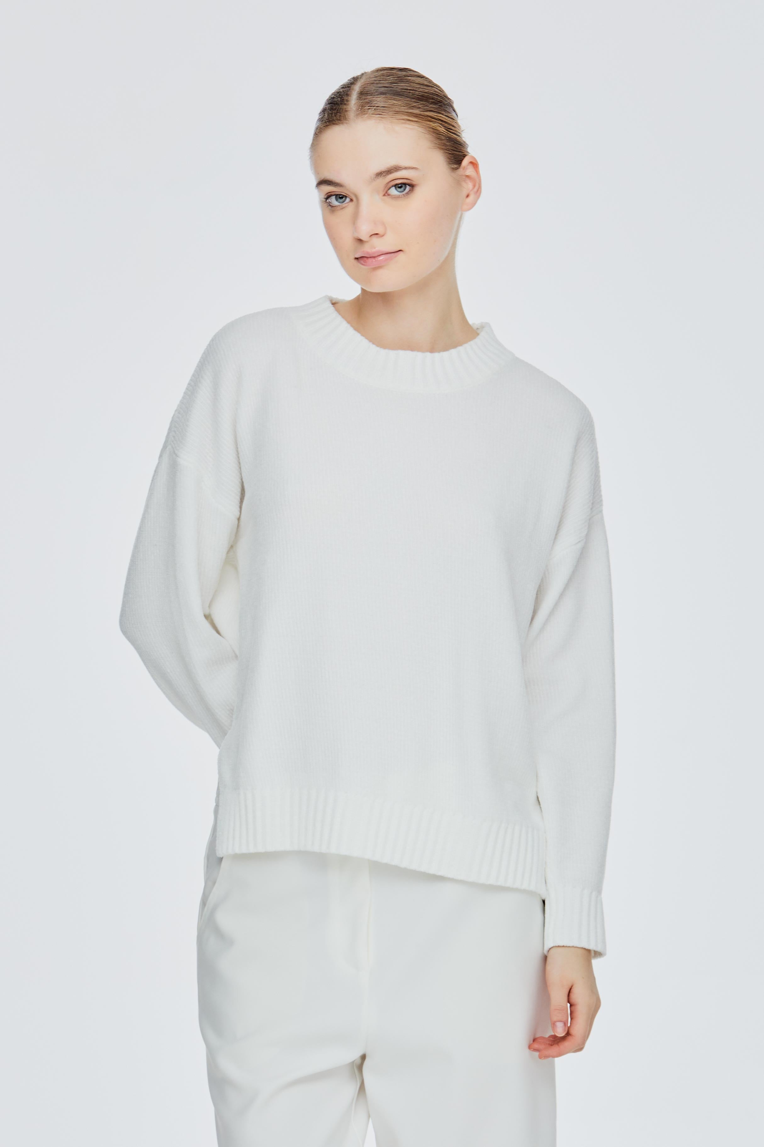 Fluffy High Neck Knit Top – iORA Malaysia